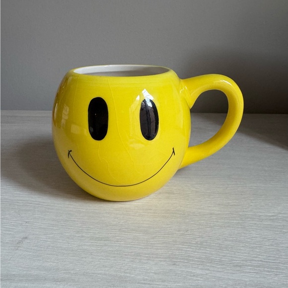 Dining | Yellow Smiley Face Mug | Poshmark